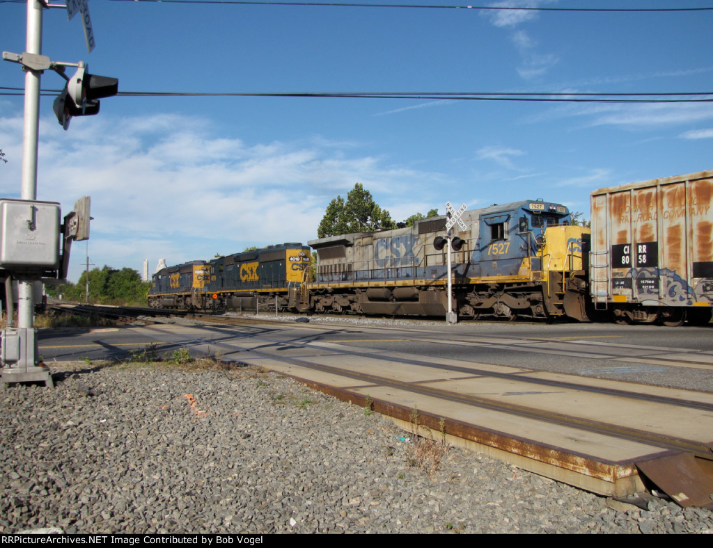 CSX 7527 and 4019